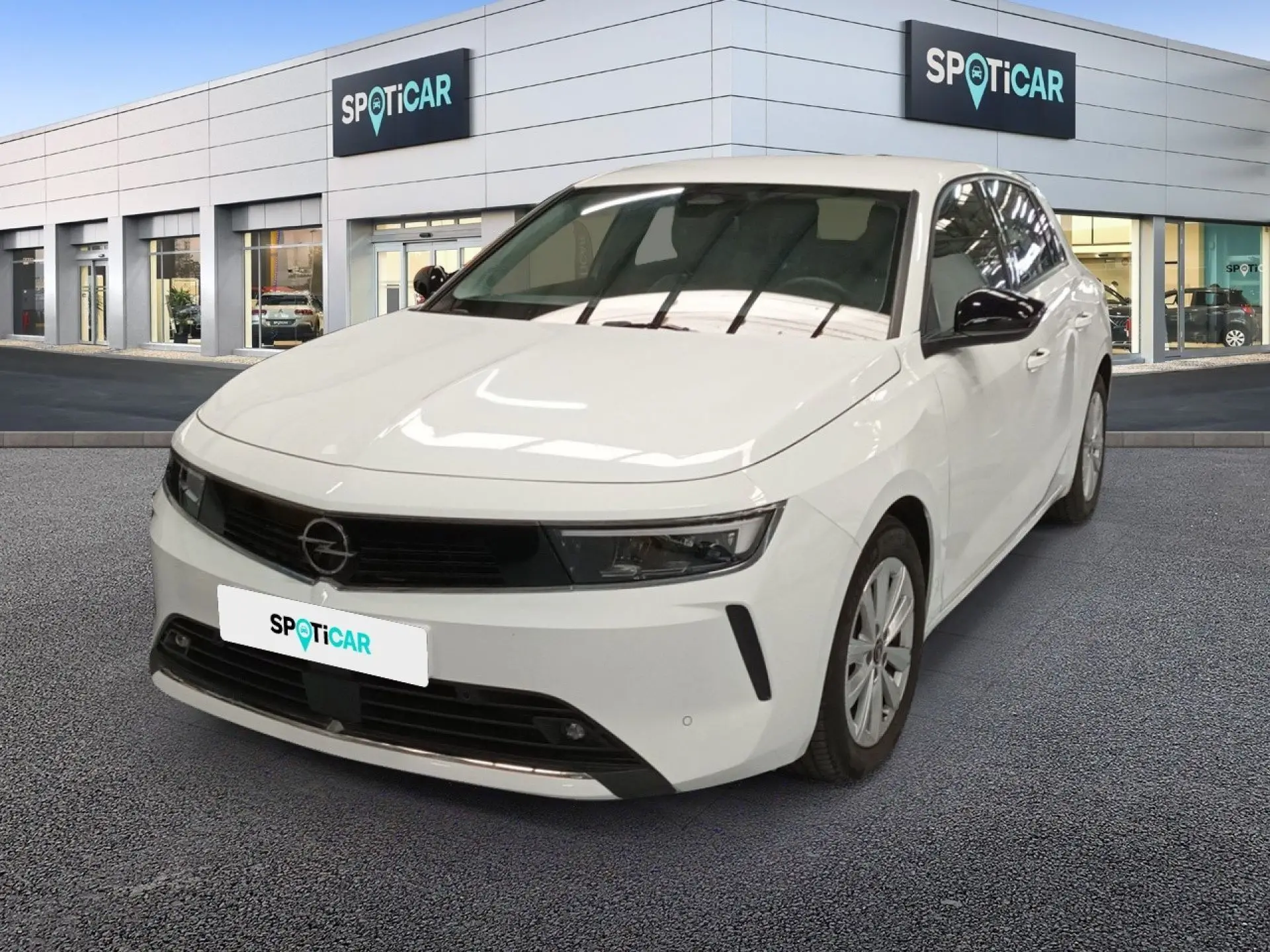 Opel Astra 1.2T XHT 96kW (130CV) Edition - Caetano Cuzco BMW Motorrad